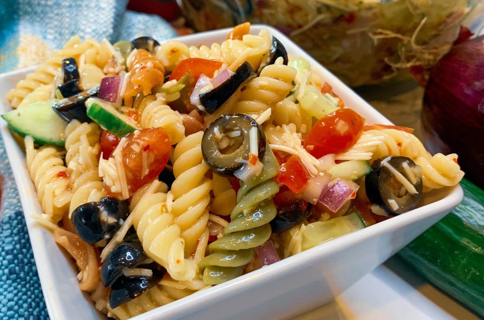 Easy Veggie Pasta Salad | Modernmealmakeover.com