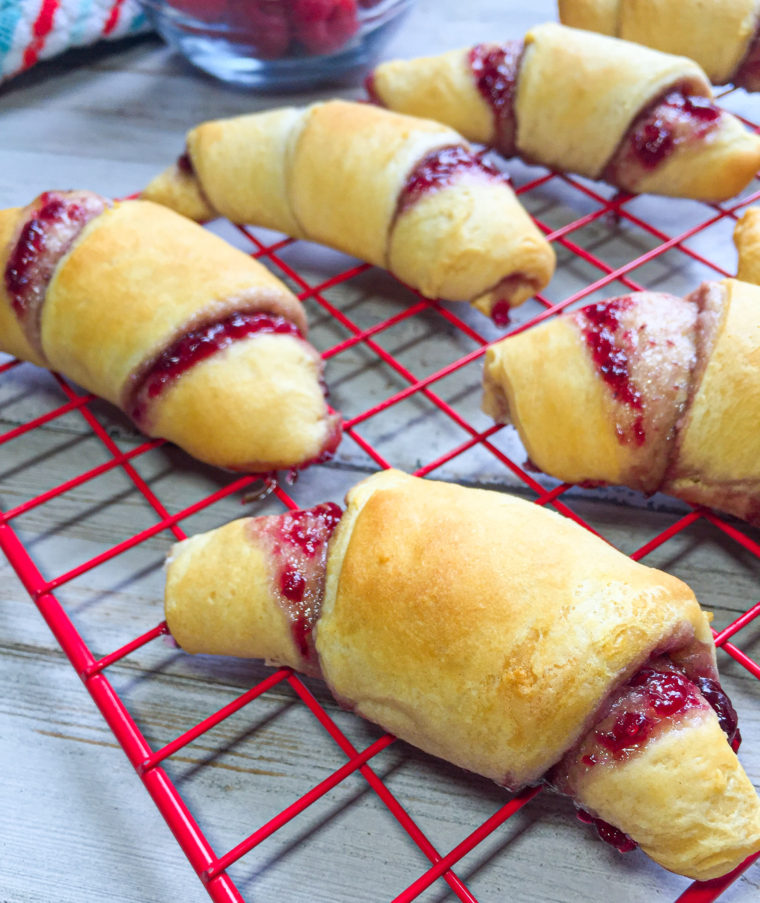 Easy Razzleberry Crescent Rolls | Modernmealmakeover.com