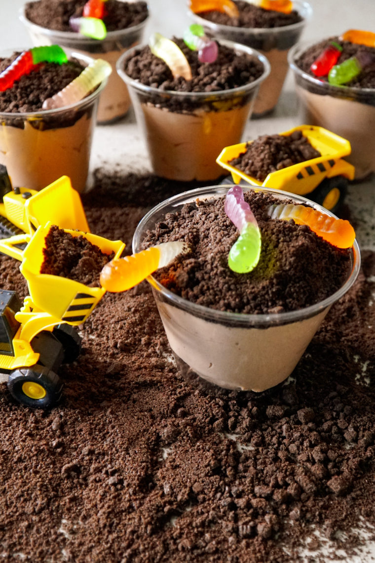 Oreo Dirt Cups Recipe | Modernmealmakeover.com