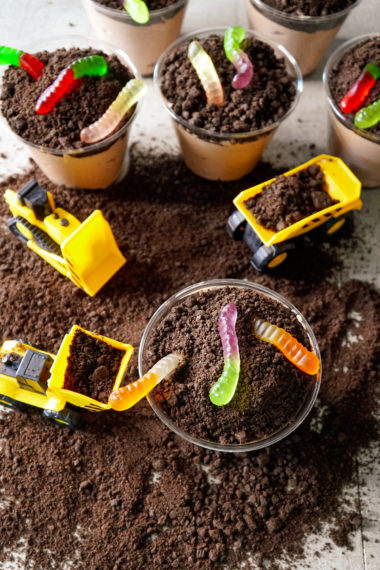 Oreo Dirt Cups Recipe | Modernmealmakeover.com