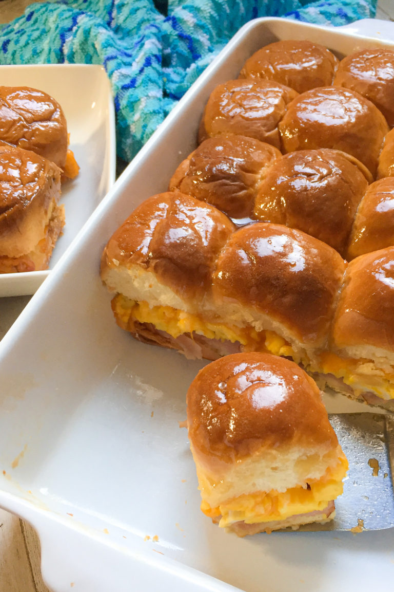 Hawaiian Roll Breakfast Sliders | Modernmealmakeover.com