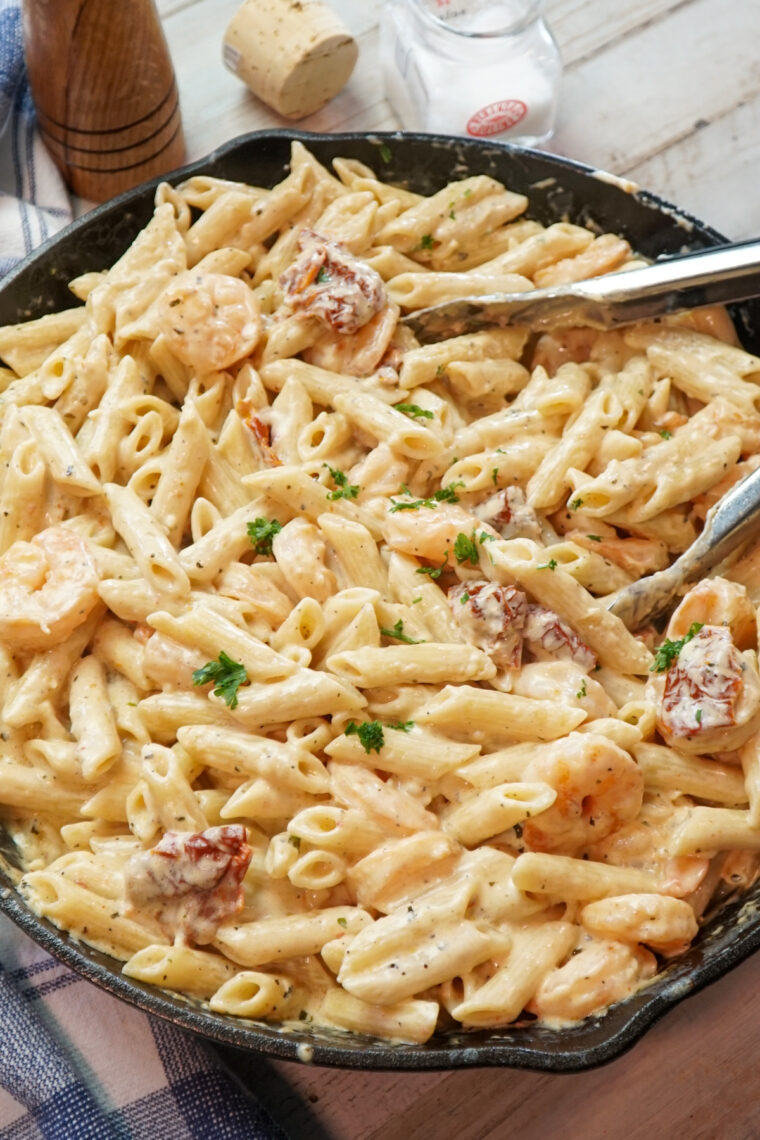 Creamy Mozzarella Shrimp Pasta | Modernmealmakeover.com