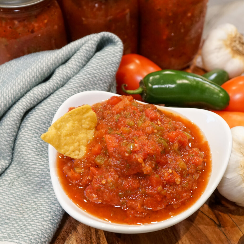 Easy Homemade Salsa Recipe for Canning | Modernmealmakeover.com