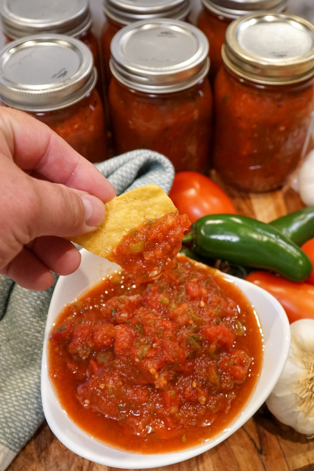 Easy Homemade Salsa Recipe for Canning | Modernmealmakeover.com
