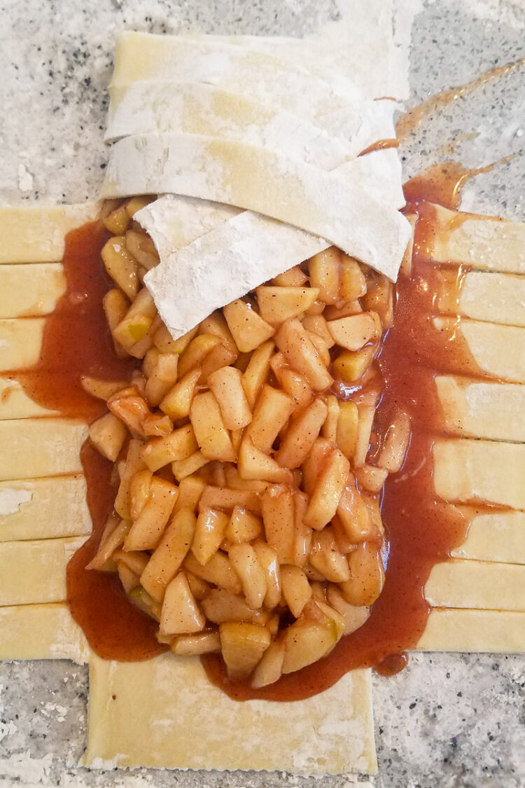 Apple Cinnamon Strudel | Moderbmealmakeover.com