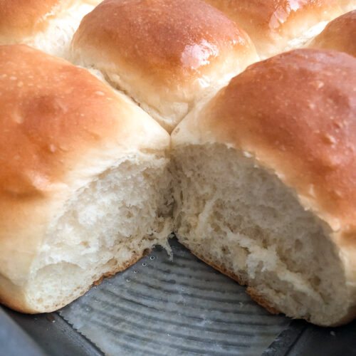 Easy 30 minute dinner rolls | Modernmealmakeover.com