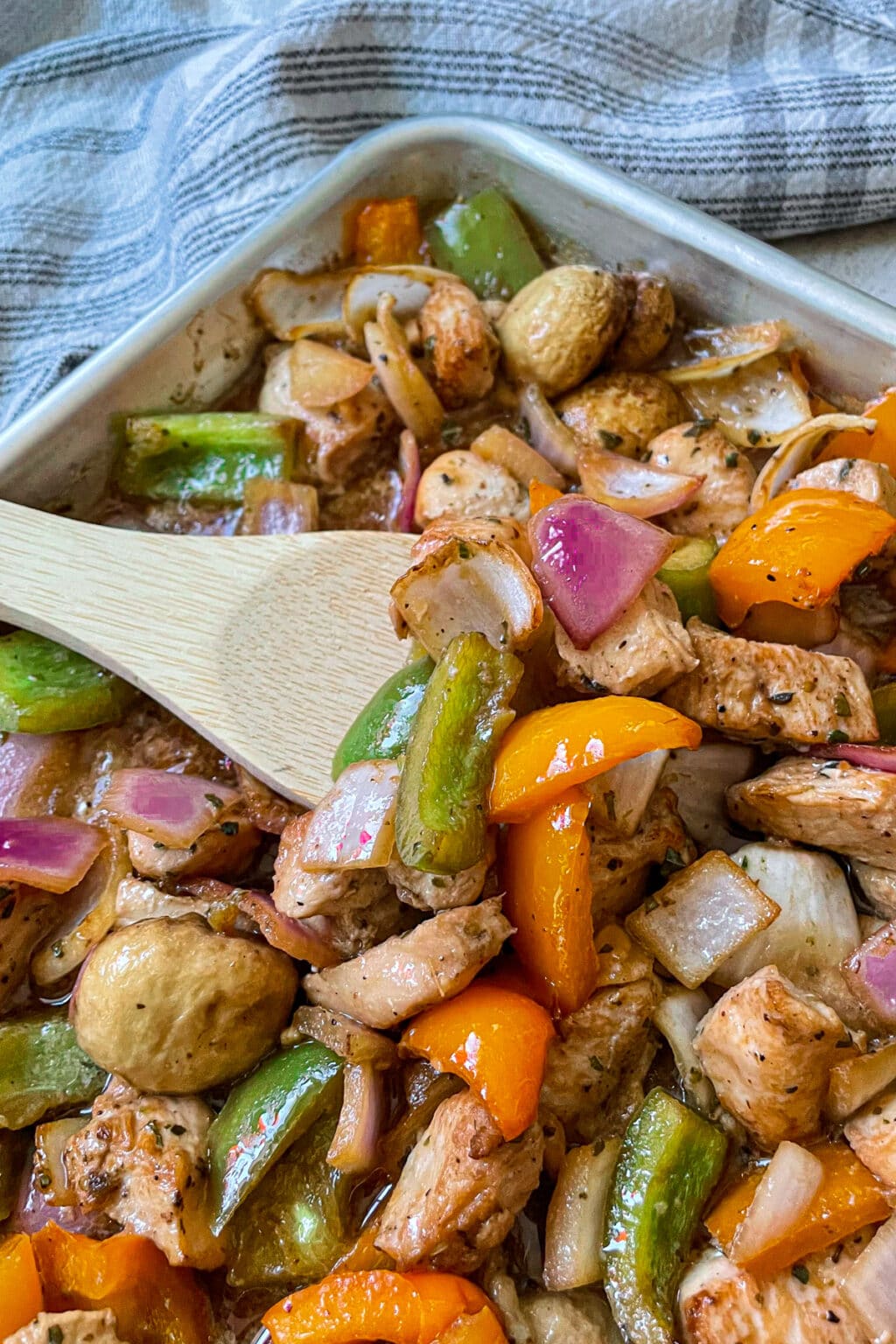 One Pan Chicken And Vegetables | Modernnealmakeover.com