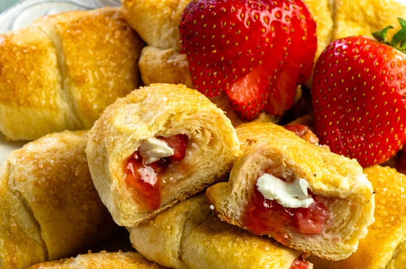 Strawberry Cheesecake Crescent Rolls | Modernmealmakeover.com