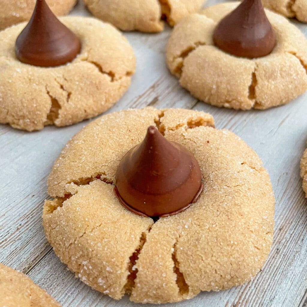 Classic Peanut Butter Blossom Cookie Recipe | Modernmealmakeover.com
