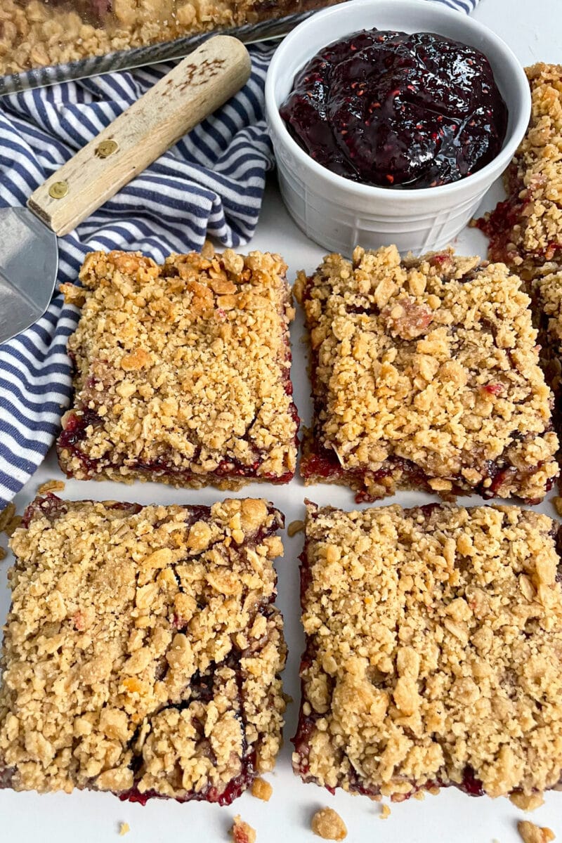 Raspberry Oatmeal Bars | Modernmealmakeover.com