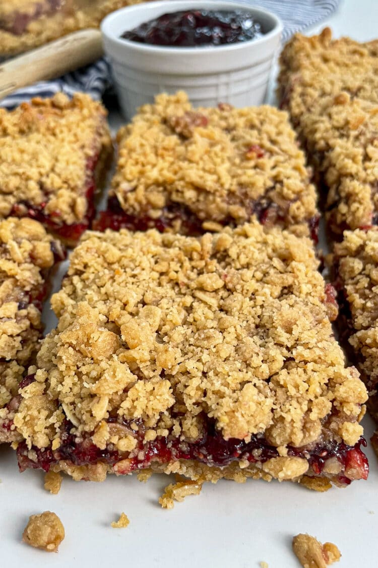 Raspberry Oatmeal Bars | Modernmealmakeover.com
