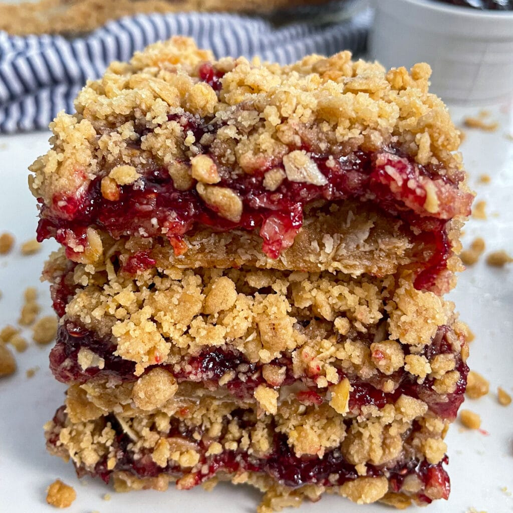 Raspberry Oatmeal Bars | Modernmealmakeover.com