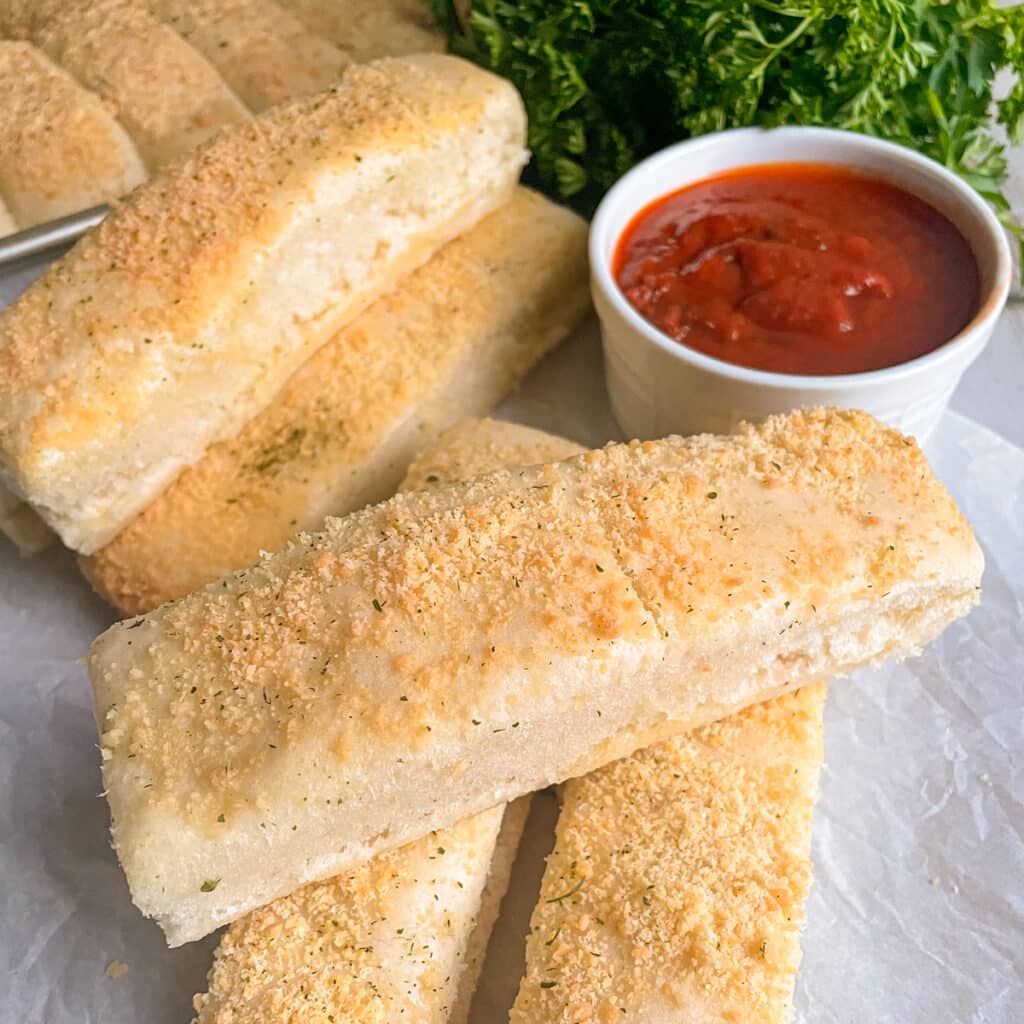 Quick & Easy Homemade Breadsticks with Parmesan | Modernmealmakeover.com